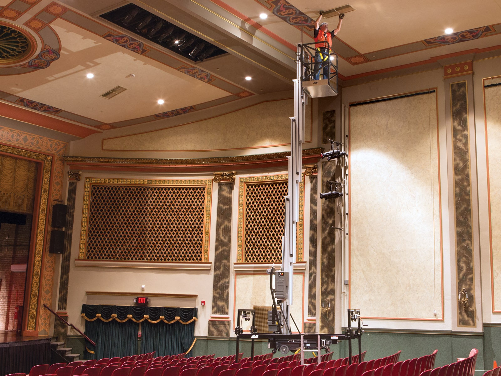 JLG AM SERIES PUSH-AROUND VERTICAL LIFTS » Welch Equipment