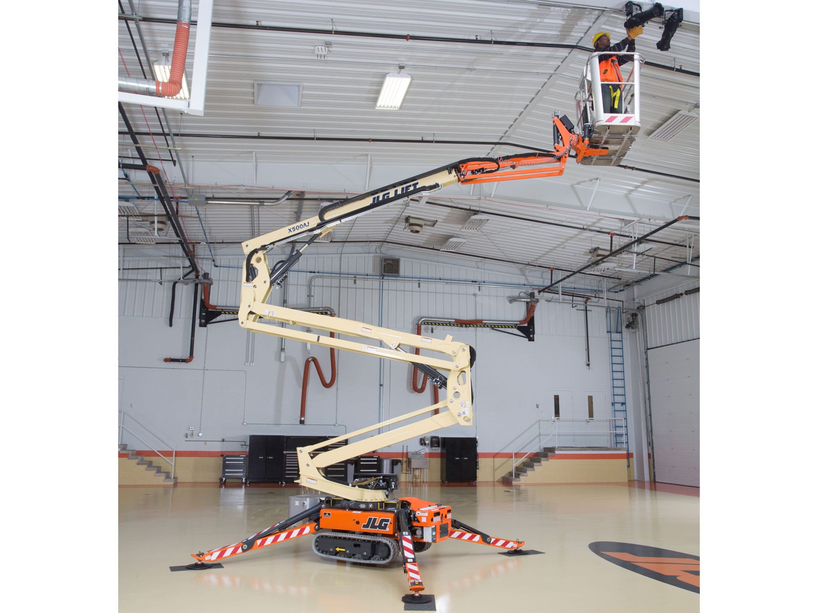 JLG X500AJ COMPACT CRAWLER BOOM LIFT » Welch Equipment Company